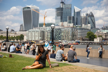 Workers Tourists Enjoy Hot Weather Around Editorial Stock Photo - Stock ...
