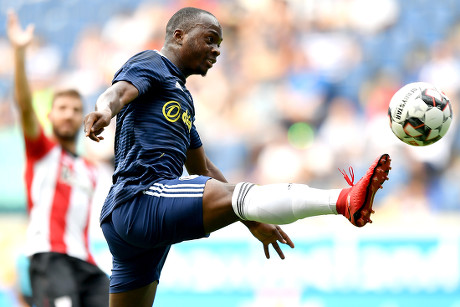 Fulhams Neeskens Kebano Action During Cup Editorial Stock Photo - Stock ...