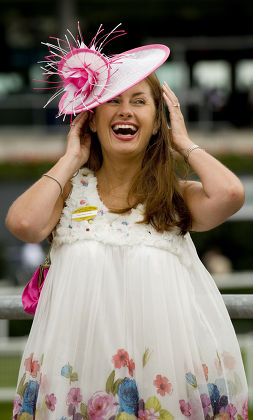 Royal Ascot Racegoer Anne Looby Sunninghill Editorial Stock Photo ...