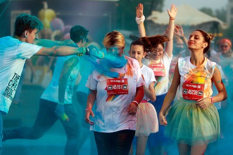 Runners Sprayed Blue Powder During Color Editorial Stock Photo - Stock ...