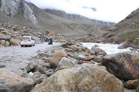 People Cross Chota Dhara Water Crossing Editorial Stock Photo - Stock ...