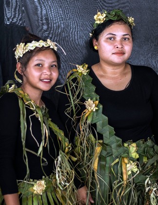 Malaysian Indigenous Women Temuan Tribe Pose Editorial Stock Photo ...