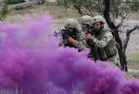 59 Military smoke screen Stock Pictures, Editorial Images and Stock ...