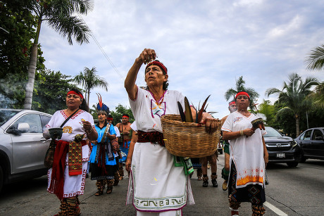 Indigenous Mexicans Participate March Commemorating International ...