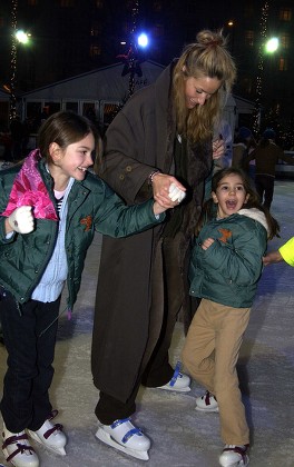 Lisa Butcher Her Daughters Olivia Amber - Foto de stock de contenido ...