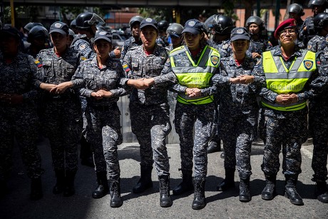 Venezuelan Police prevents healthcare workers' march to the Government ...