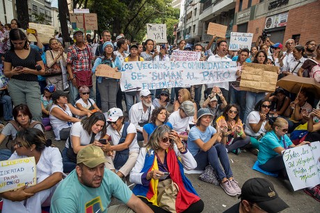 Venezuelan Police prevents healthcare workers' march to the Government ...