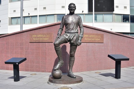 Jimmy Armfield Cbe Statue During Efl Editorial Stock Photo - Stock ...