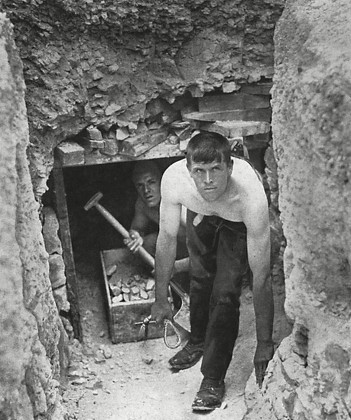 45 British army sappers Stock Pictures, Editorial Images and Stock ...