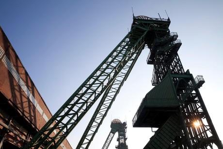 27 Hoist frames Stock Pictures, Editorial Images and Stock Photos ...