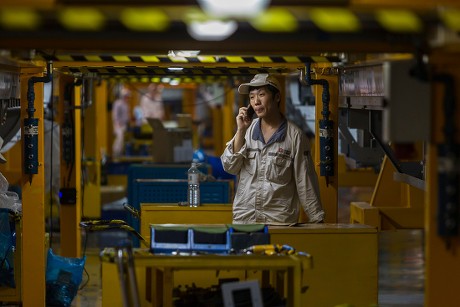 Workers Assemble Highspeed Trains Crrc Sifang Editorial Stock Photo ...