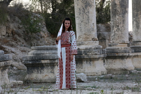 Palestinian Woman Presents Her Traditional Palestinian Editorial Stock ...