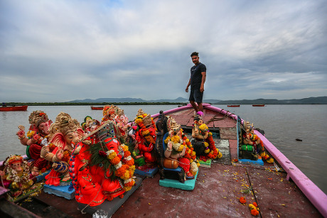 Volunteers Carry Idols Elephantheaded Hindu God Editorial Stock Photo ...