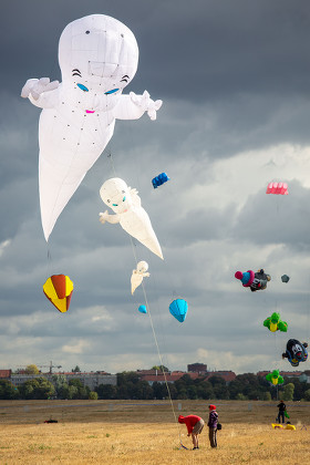 Participant Prepares Kite Figure Casper Friendly Editorial Stock Photo ...