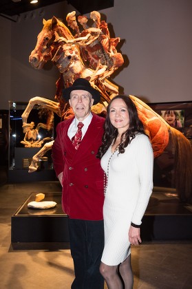 Dr Gunther Von Hagens Wife Dr - Foto de stock de contenido editorial ...