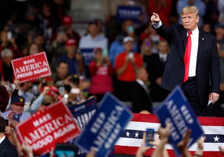 Unites States President Donald Trump Waves Editorial Stock Photo ...