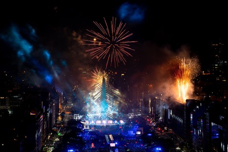 250 Aerial fireworks Stock Pictures, Editorial Images and Stock Photos ...