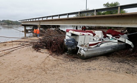 __COUNT__ Main bridge crossing the Llano River in Kingsland, Texas ...