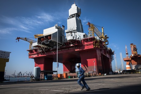 Yantai Raffles Shipyard in China - 19 Oct 2018 Stock Pictures ...