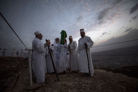Members Ancient Samaritan Community Carry Torah Editorial Stock Photo ...