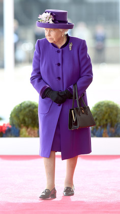 Queen Elizabeth Ii During Ceremonial Welcome Editorial Stock Photo ...