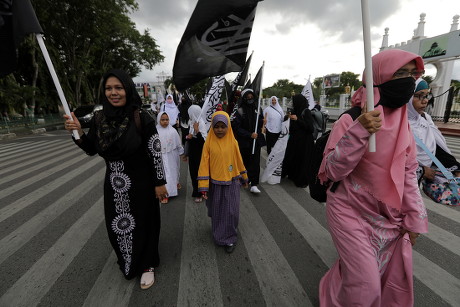 imágenes de Rally against the burning of Tawheed flags in Indonesia ...
