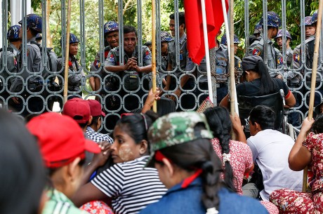 Myanmar garment factory workers protest, Yangon - 29 Oct 2018 Stock ...