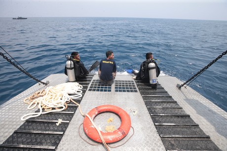 Indonesian Rescue Team Operate During Recovery Editorial Stock Photo ...
