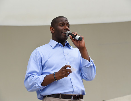 imágenes de Rally for Gubernatorial Democratic Candidate Andrew Gillum ...
