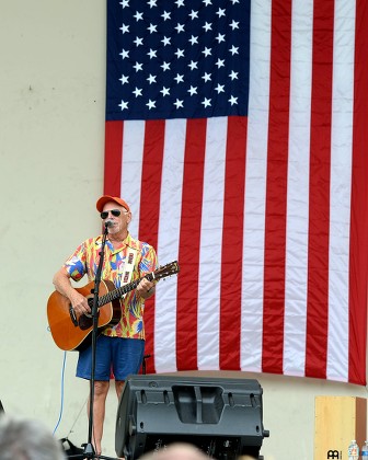 Jimmy Buffet Rally for Gubernatorial Democratic Candidate Andrew Gillum ...