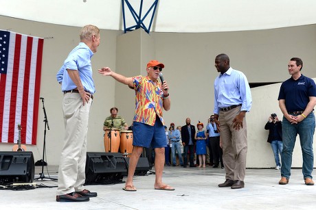 imágenes de Jimmy Buffet Rally for Gubernatorial Democratic Candidate ...