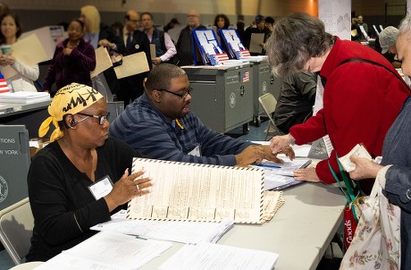 250 Ballot signing Stock Pictures, Editorial Images and Stock Photos ...