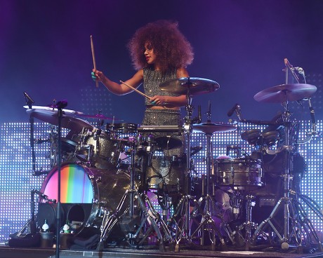 52 Drummer simple minds Stock Pictures, Editorial Images and Stock ...