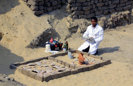Egyptian Archaeologist Works Outside Tomb Khufuimhat Editorial Stock ...