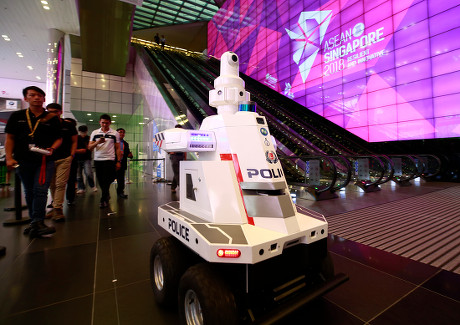Singapore Police Robot Patrols Suntec International Editorial Stock ...