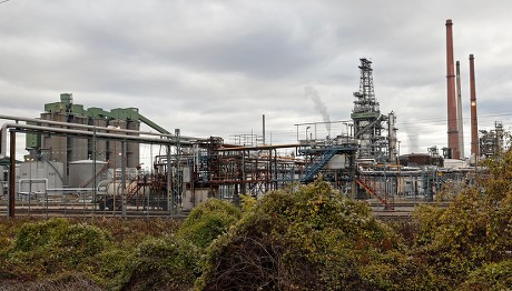 imágenes de German largest oil refinery in Karlsruhe, Germany - 12 Nov ...