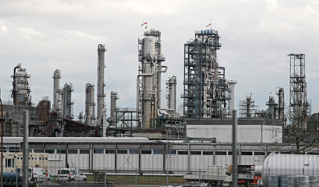 imágenes de German largest oil refinery in Karlsruhe, Germany - 12 Nov ...