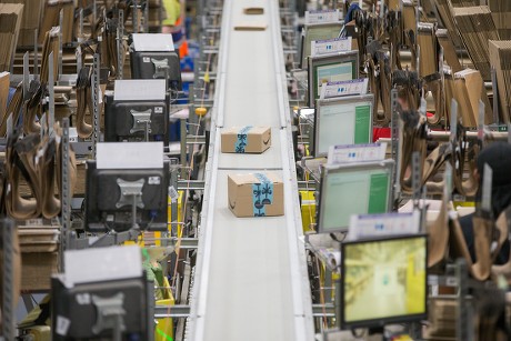 Staff Amazon Fulfilment Centre Hemel Hempstead Editorial Stock Photo ...