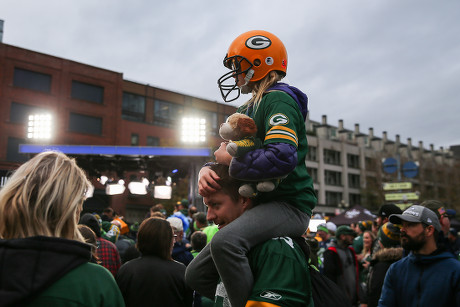 Packers Fan Has His Daughter On Editorial Stock Photo - Stock Image ...