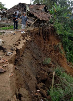 __COUNT__ Deadly earthquake hits west Java, Indonesia - 03 Sep 2009 ...
