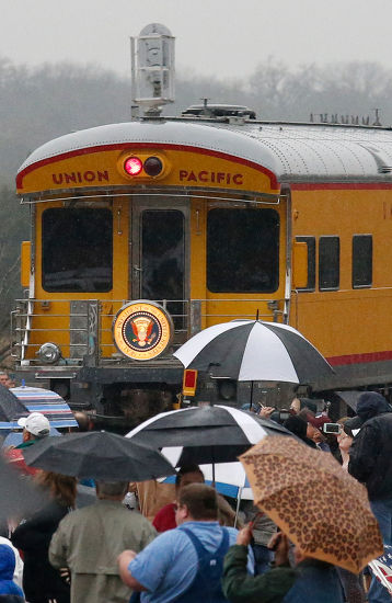 People Watch Train Carrying Casket Former Editorial Stock Photo - Stock ...