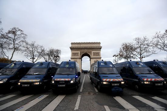 Police Vehicles Deployed Block Access Arc Editorial Stock Photo - Stock ...
