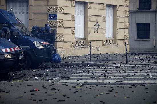 Police Officers Hide Corner Behind Wall Editorial Stock Photo - Stock ...