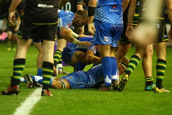 Nic Cudd Dragons Crashes Over Try Editorial Stock Photo - Stock Image ...