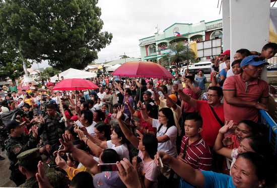 Filipino Residents Cheer During Arrival Church Editorial Stock Photo ...