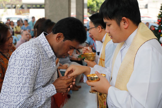 Thai Catholic Priests Offer Communion Wafer Editorial Stock Photo ...
