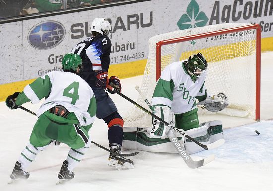 North Dakota Fighting Hawks Goaltender Peter Editorial Stock Photo - Stock Image | Shutterstock