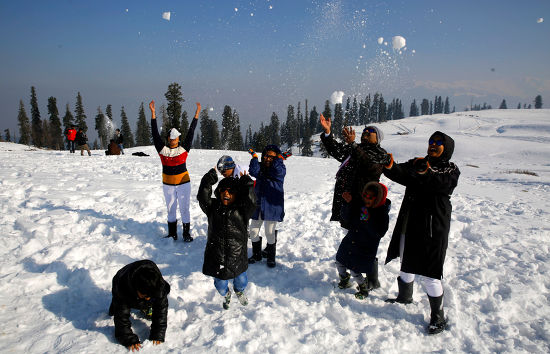 Indian Tourists Play Snow Kongdoori Tourist Editorial Stock Photo ...