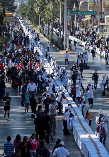 People Observe Bakers Prepare Giant Rosca Editorial Stock Photo - Stock ...
