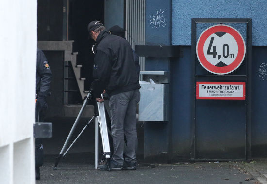 Crime Scene Investigators Scanning Device Backyard Editorial Stock ...